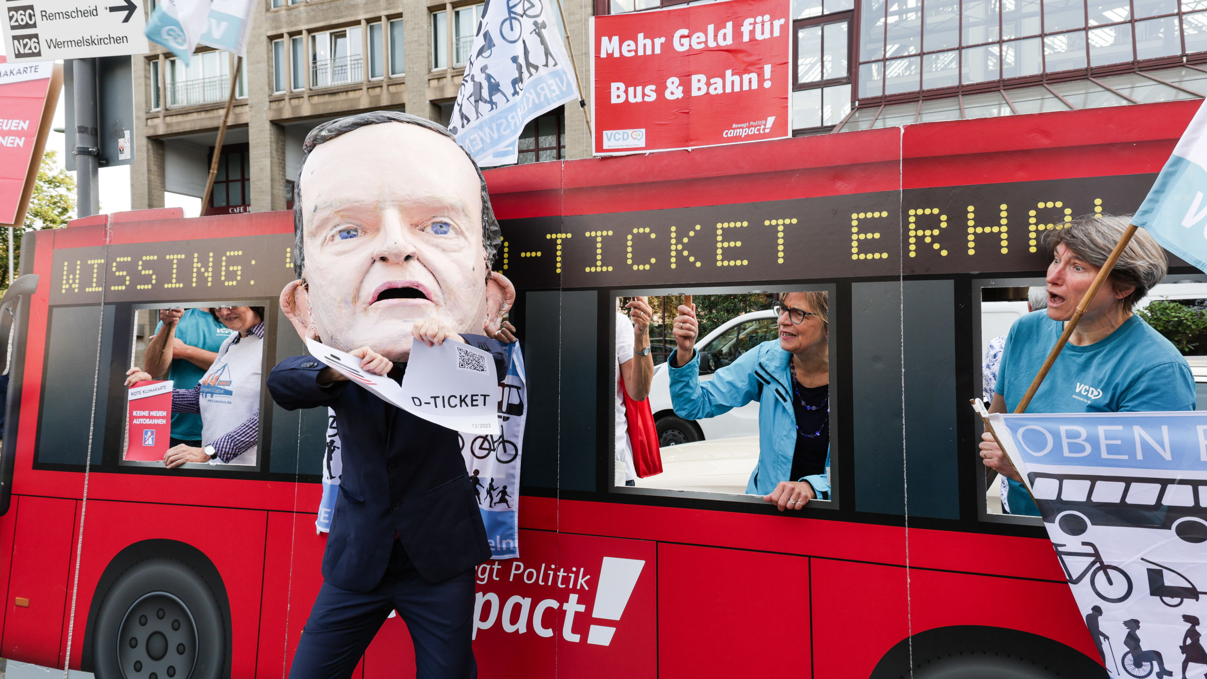 49-Euro-Ticket bleibt vorerst - Campact Blog